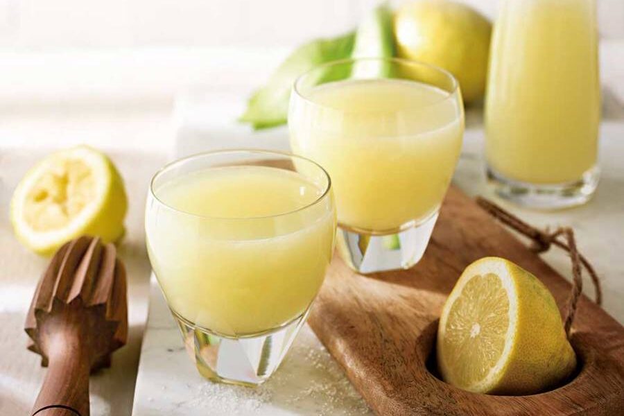 Descubre los increíbles beneficios de tomar agua de limón por las ...