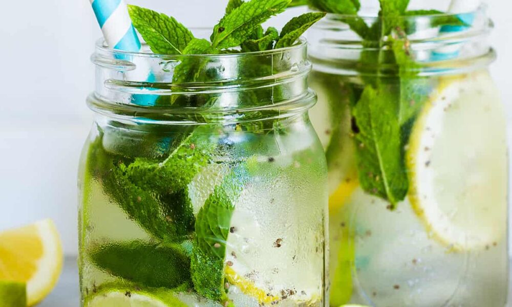 Descubre los sorprendentes beneficios de tomar agua con limón a diario ...