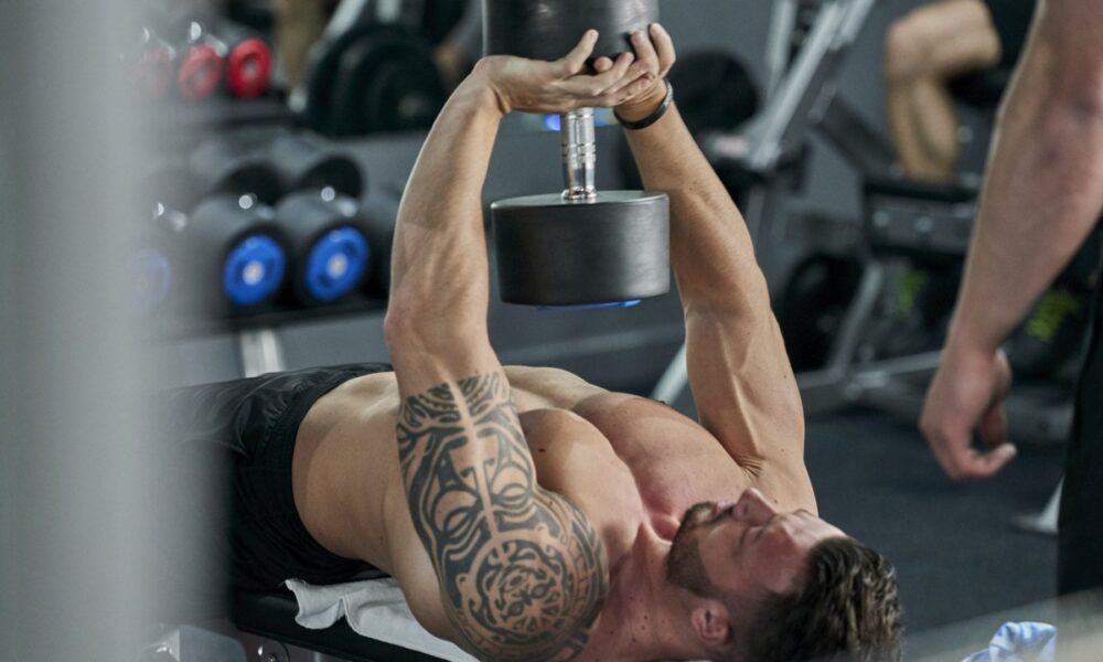 Los mejores ejercicios de pecho para mujeres en el gym - Es Nutrición